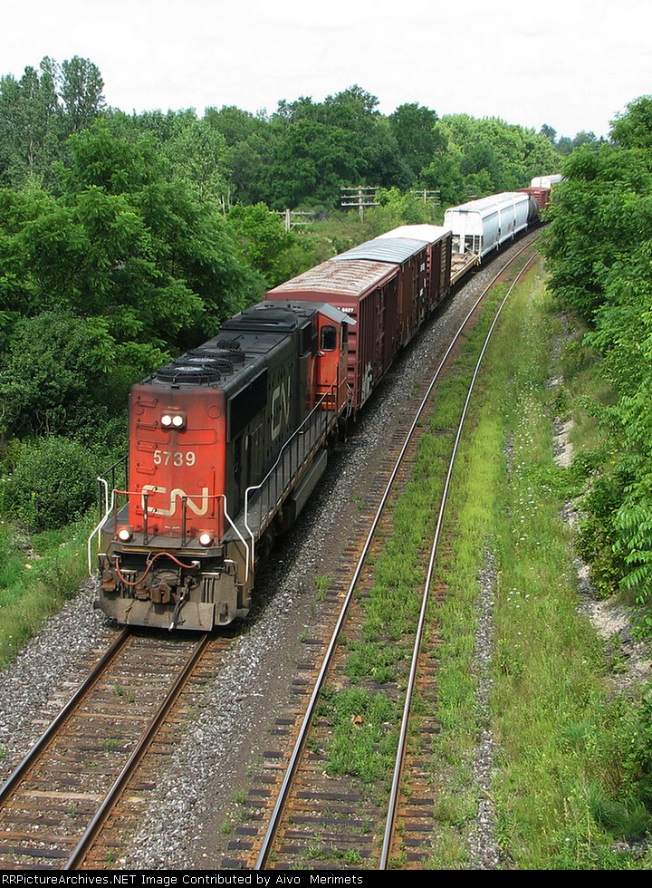 CN 5739 at Mile 5.8 Strathroy Sub.